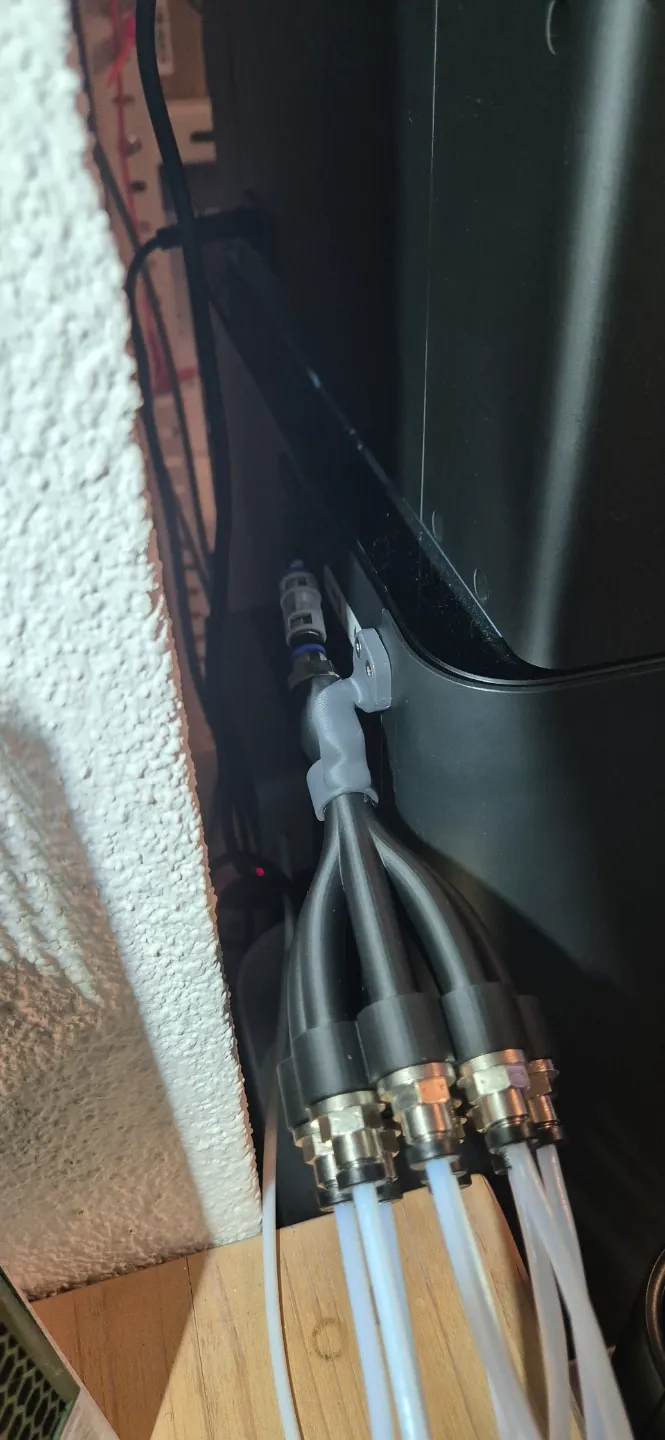 Arm for PTFE Tube connector splitter holder P1S X1 by Wehkinger ...