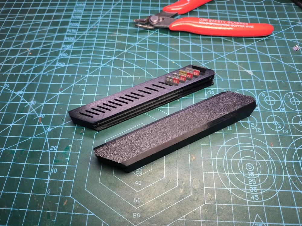 Micro SD Card Sliding cover box by 14 - MakerWorld