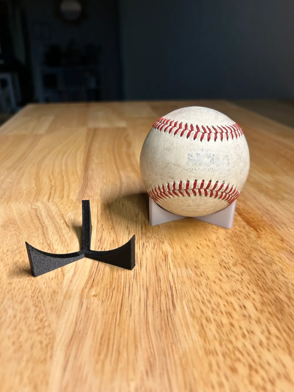 Baseball Desk Holder by Matthew Carlsen - MakerWorld