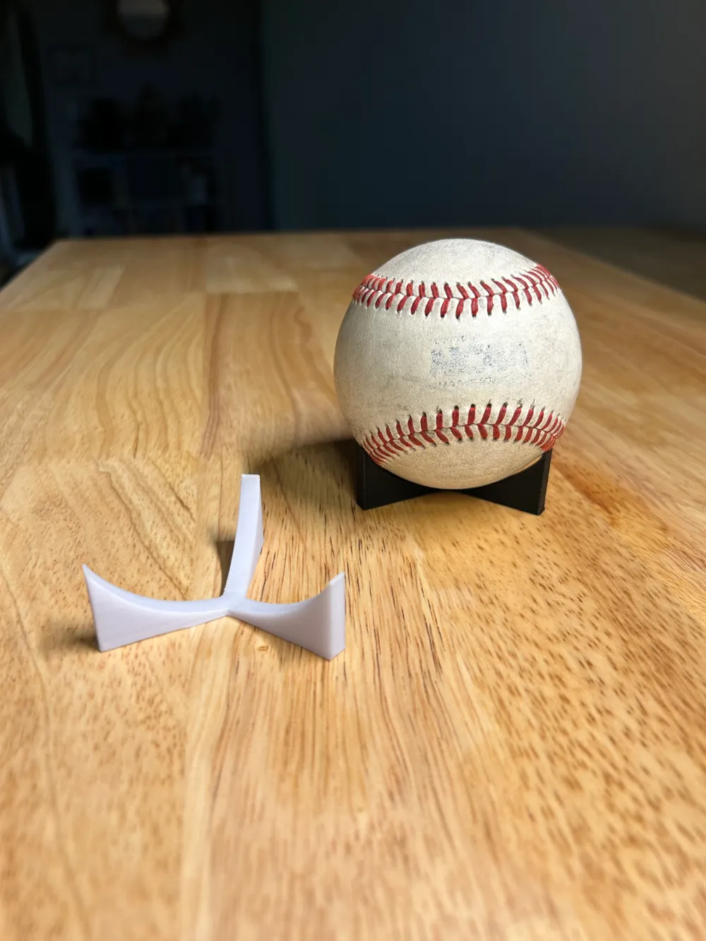 Baseball Desk Holder by Matthew Carlsen - MakerWorld