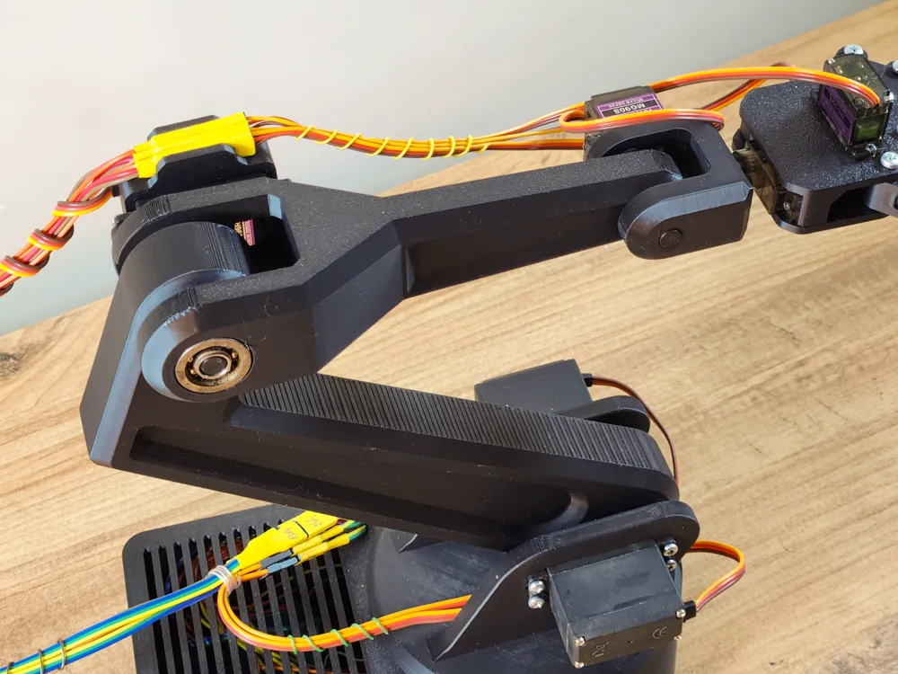 Brazo robótico con servo y Arduino por Emre Kalem MakerWorld: Descarga Modelos 3D Gratuitos