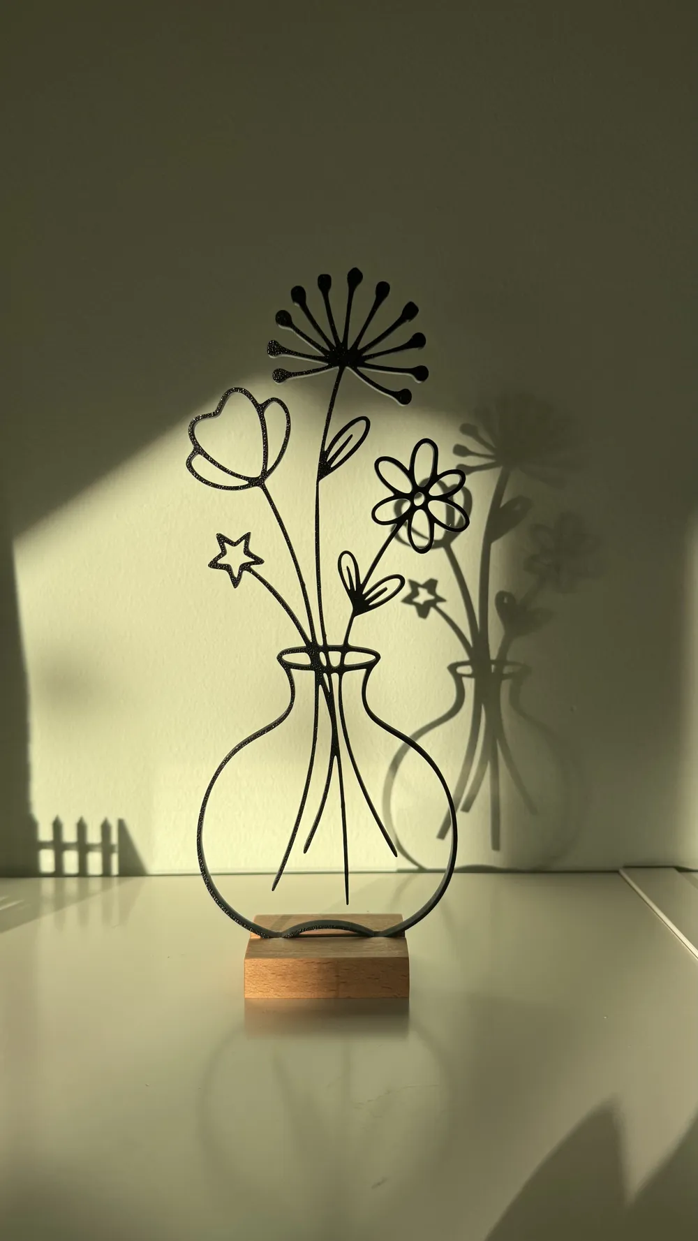 Decorative 3D-printed flower vase - Free 3D Print Model - MakerWorld