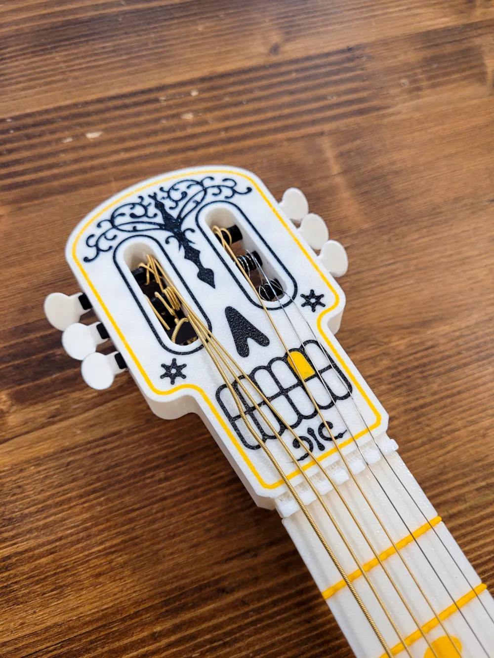 Guitarra Coco Disney Pixar por weah86 MakerWorld: Descarga Modelos 3D Gratuitos