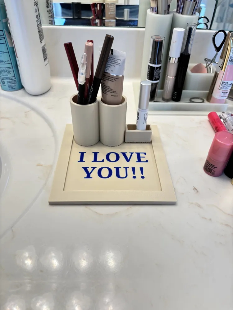 Makeup stand by “Doc” MakerWorld: Download Free 3D Models