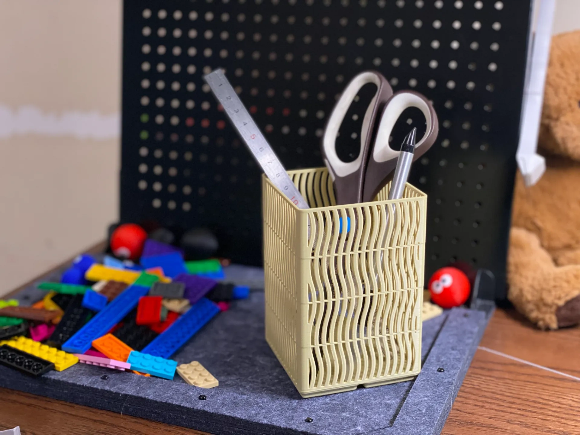 Minimalist Curved Openwork Pen Holder Gridfinity 2x2 by Ming3D_G ...