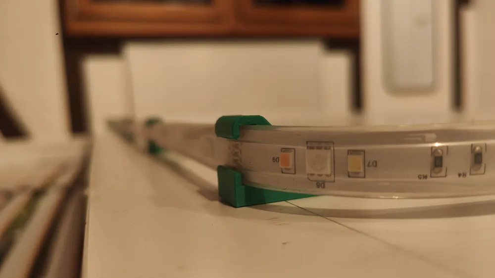 LED Strip Mount – Upward Bracket for Headboards by utigernils - MakerWorld