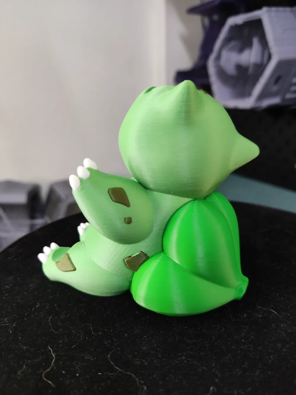 Bulbasaur sitting handphone stand - Free 3D Print Model - MakerWorld