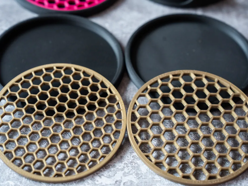 Round Honeycomb Coaster - thin version by Anders3D MakerWorld: Download ...