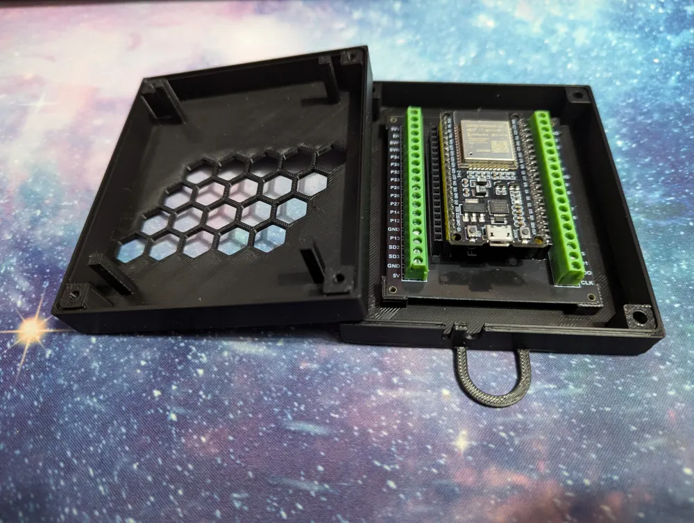 ESP32-Gehäuse für WLED-Einzelstrang von barndawe MakerWorld: Kostenlose ...