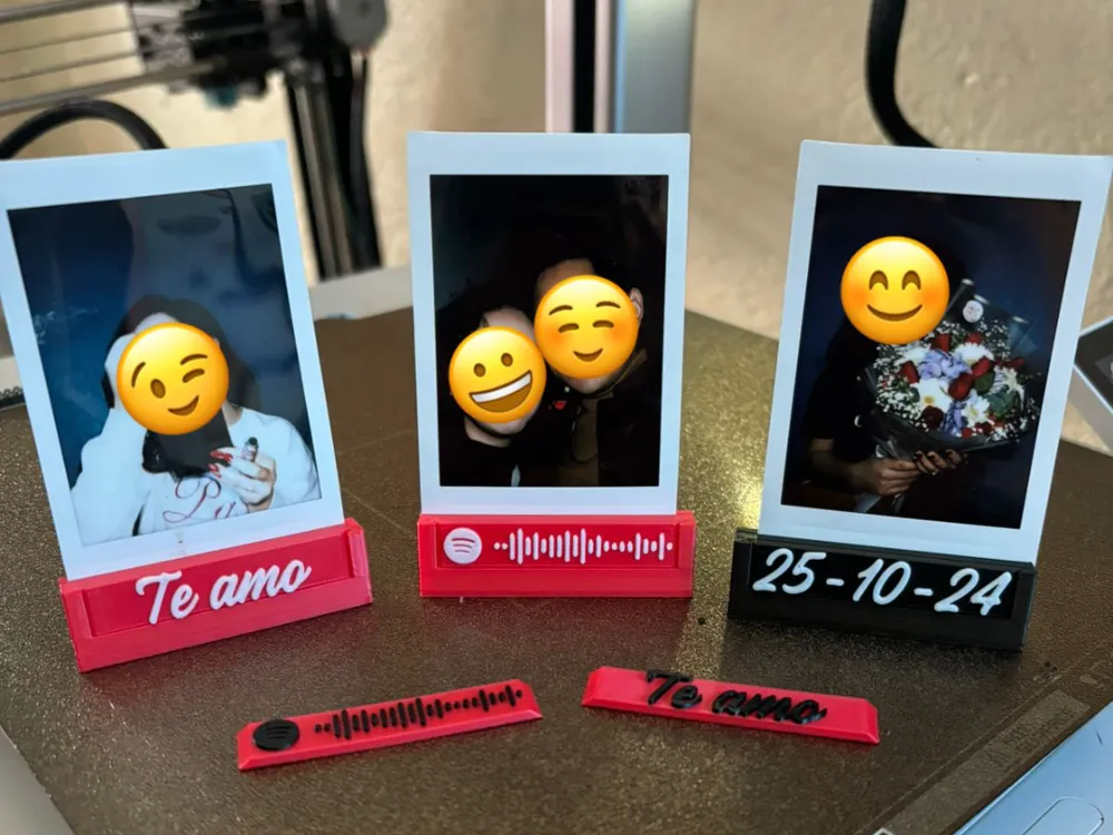 Polaroid / Instax photo display by MaLo3d - MakerWorld