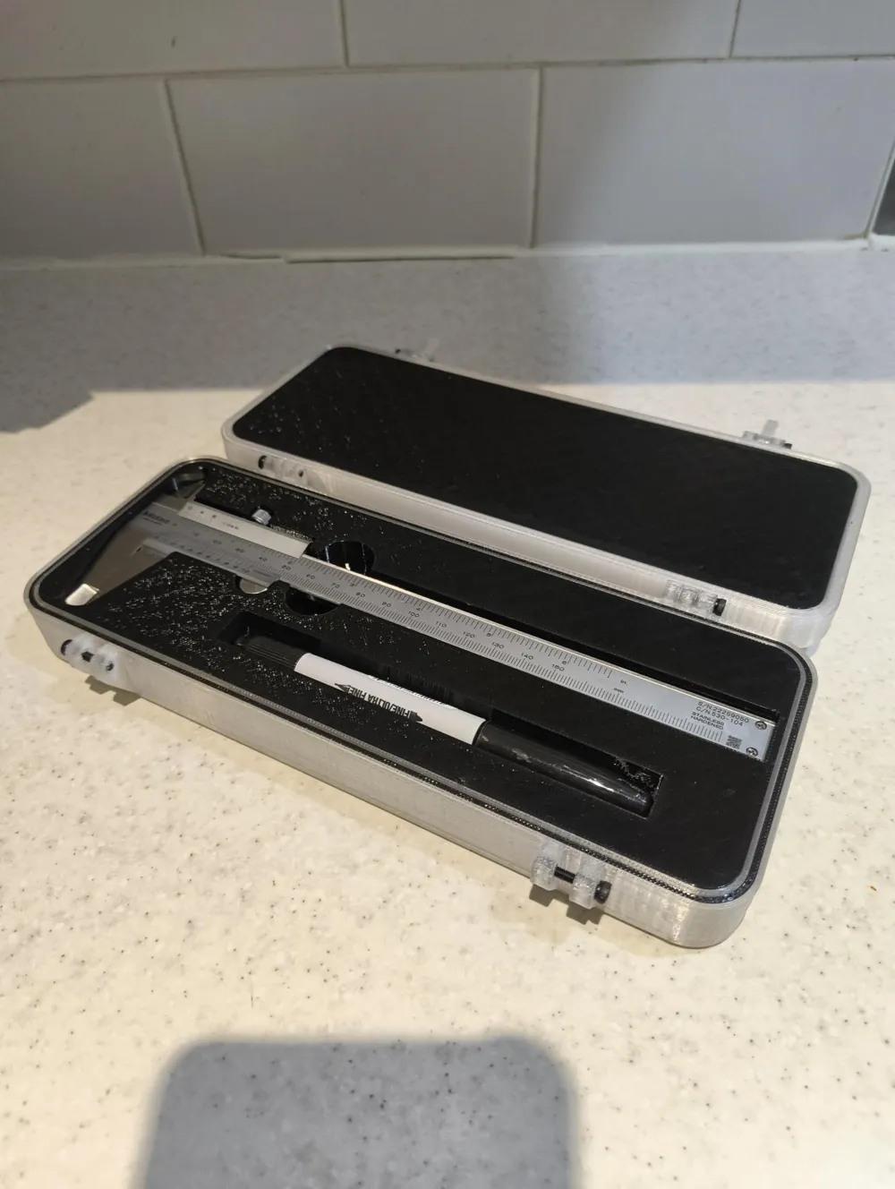 Mitutoyo Vernier Caliper case Over-Engineered - Free 3D Print Model ...