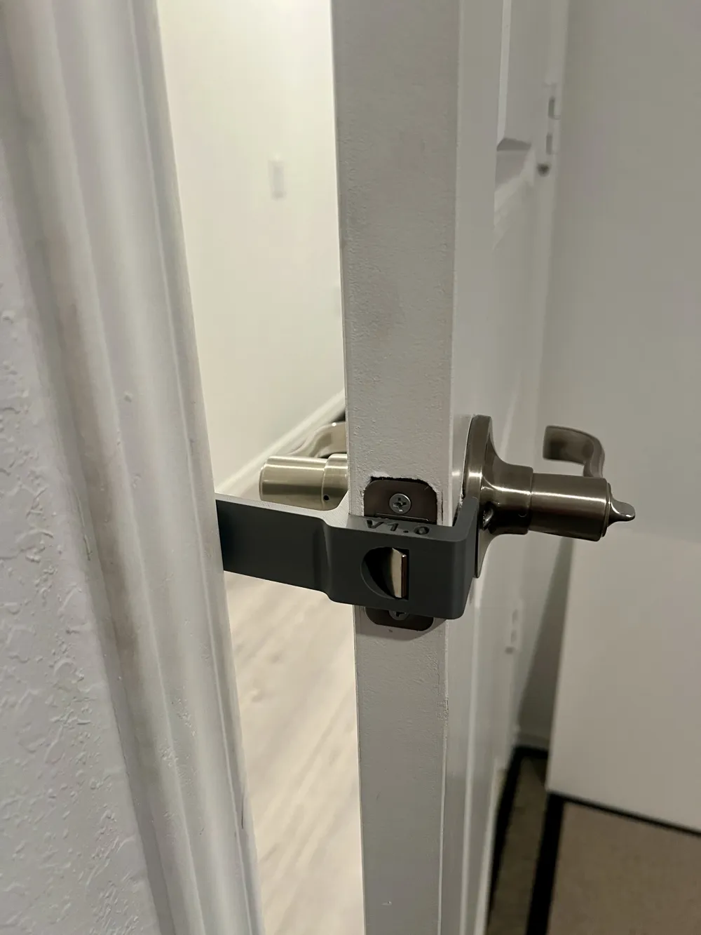 Gap Guard — Easy Door Latch by NotAnApache MakerWorld: Download Free 3D ...