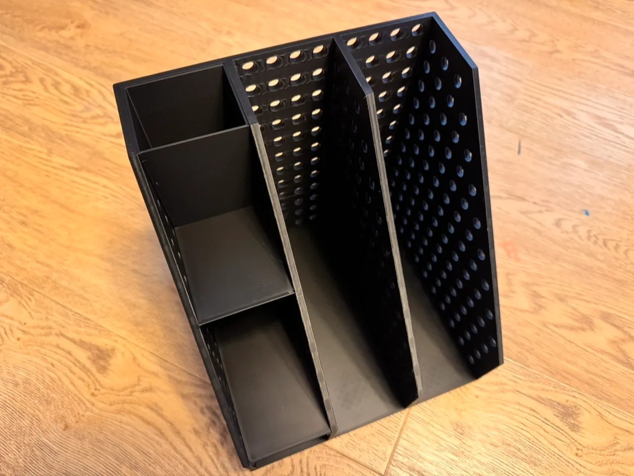 Functional Compartmentalized File Rack by 是说 - MakerWorld