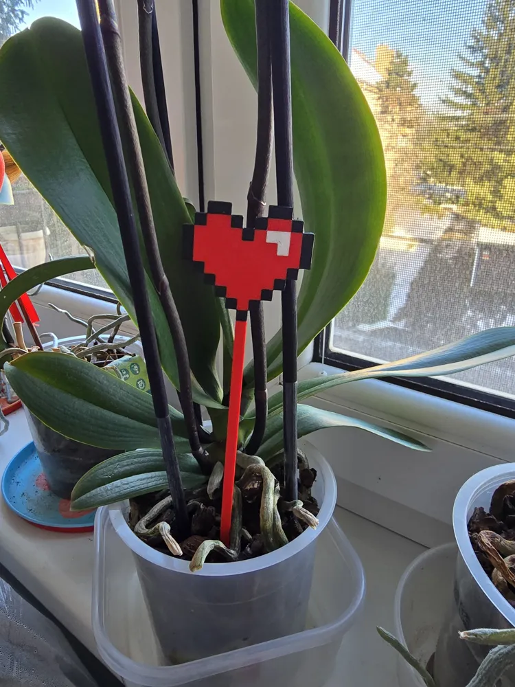 Pixel Heart Plant Pick - Free 3D Print Model - MakerWorld