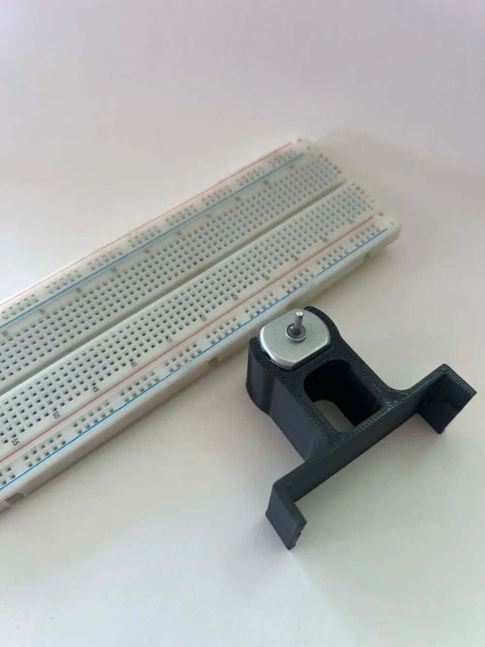 Breadboard DC Motor Mount by LA_RESISTENCIAMakerWorld: Download Free 3D ...