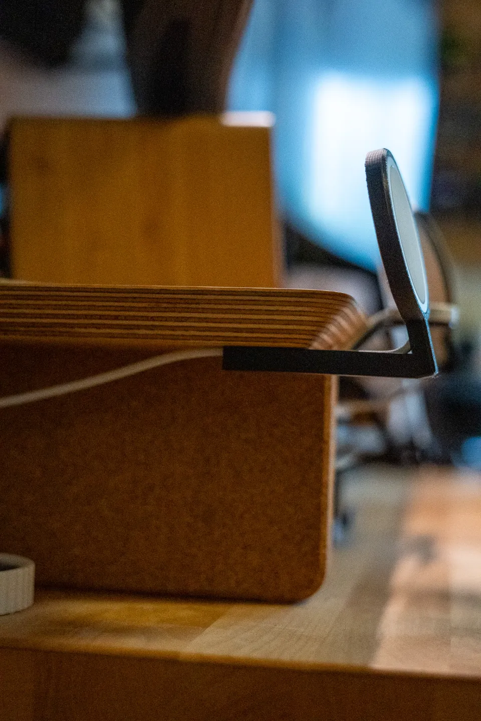 Minimal Magsafe desk attachment by Dave - MakerWorld