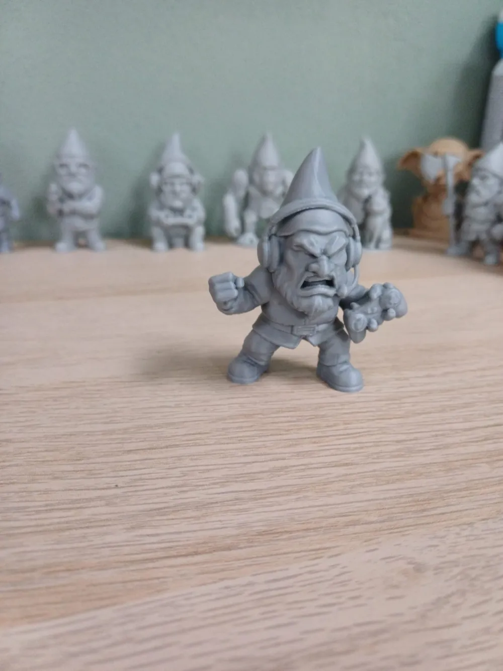 Angry gamer gnome by Koffiekoek MakerWorld: Download Free 3D Models