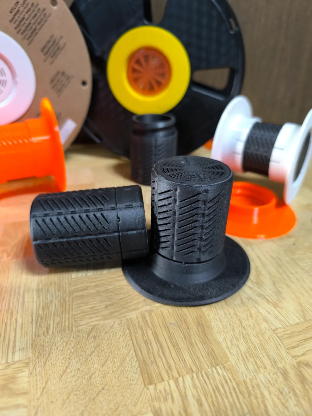 Spool-Mounted Silica Gel Case by Penguin_holic - MakerWorld