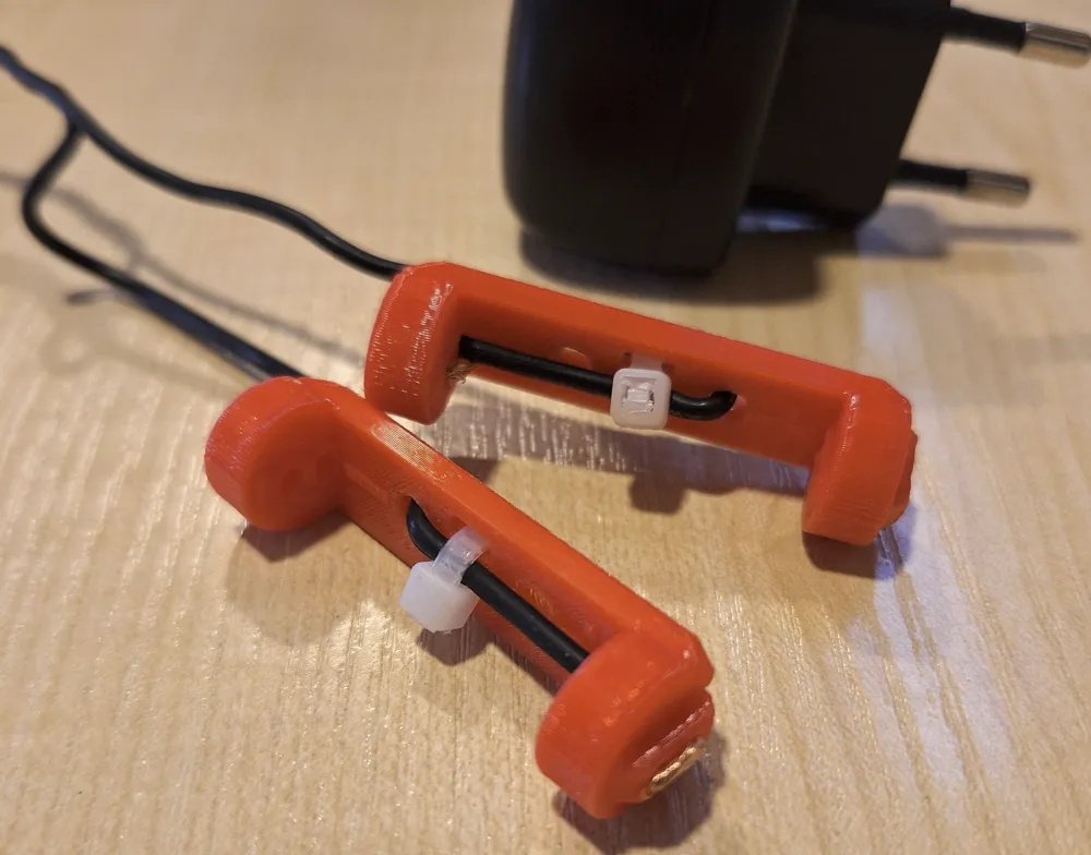 Fake AA Battery (no soldering) by PYXISMakerWorld: Download Free 3D Models