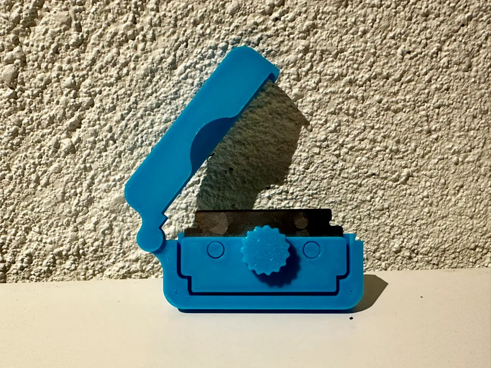 Foldable Razor Blade Holder by Masambi - MakerWorld