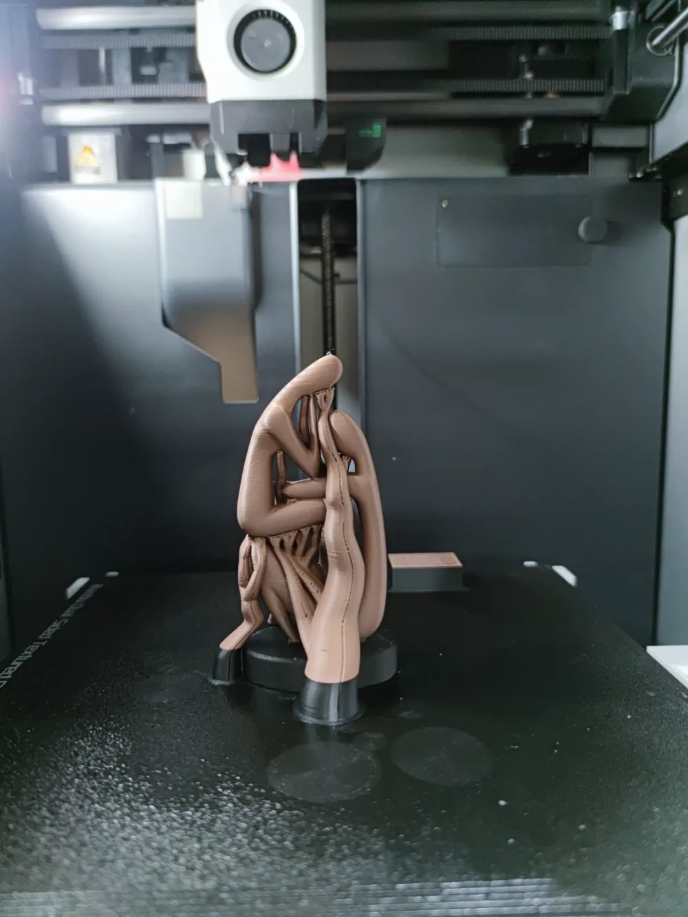 Abstract Embrace Statue - Harmony and Design by Eclipse 3D - MakerWorld