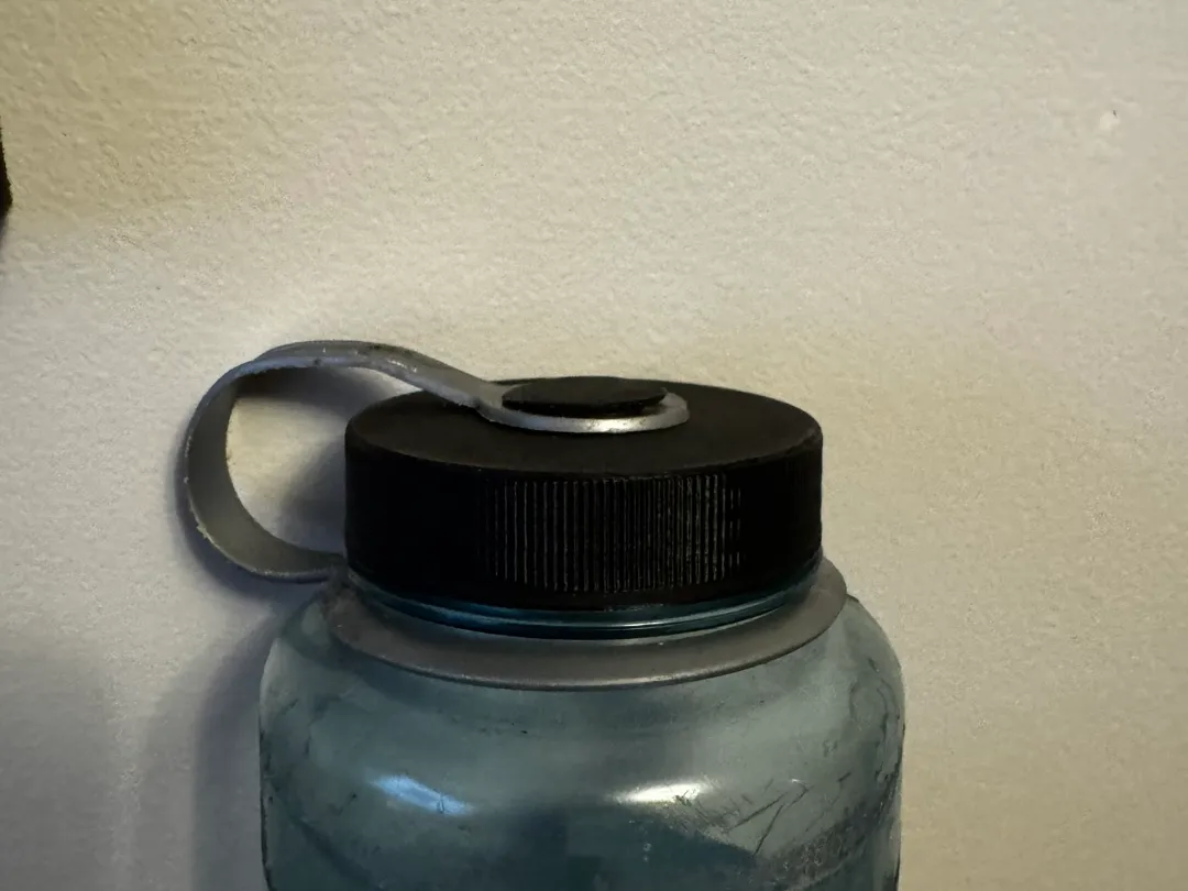 Nalgene lid with tether - Free 3D Print Model - MakerWorld