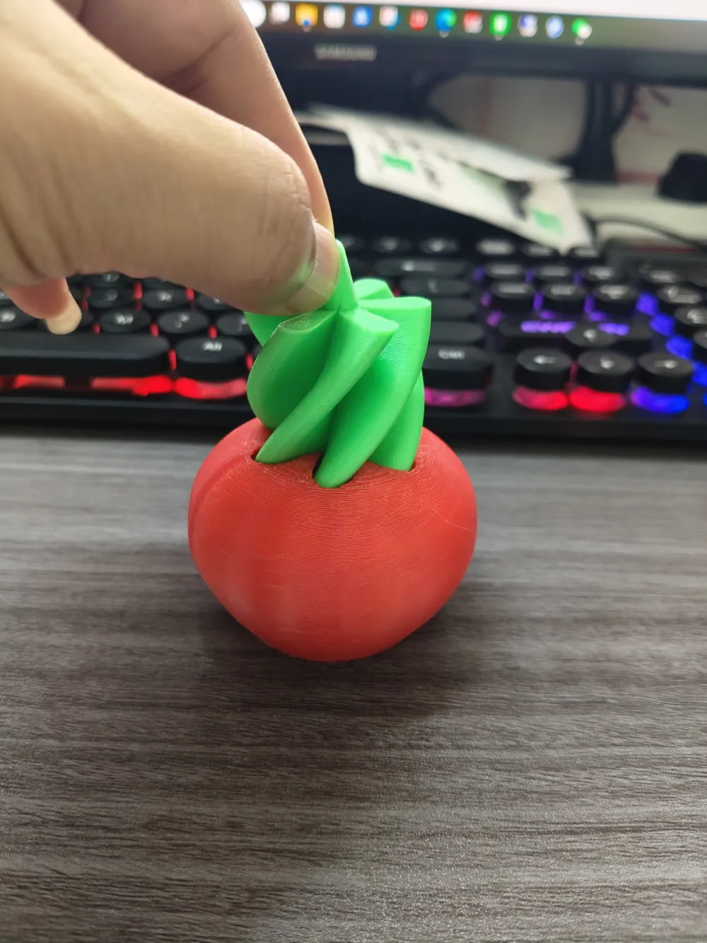 Tomato Twist Fidget Toy - Free 3D Print Model - MakerWorld