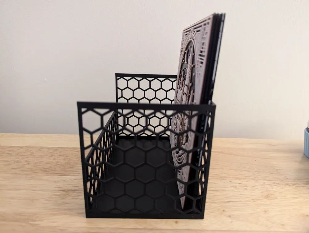 16cm Hueforge Display Box - Hex Pattern by Miss 3DP - MakerWorld