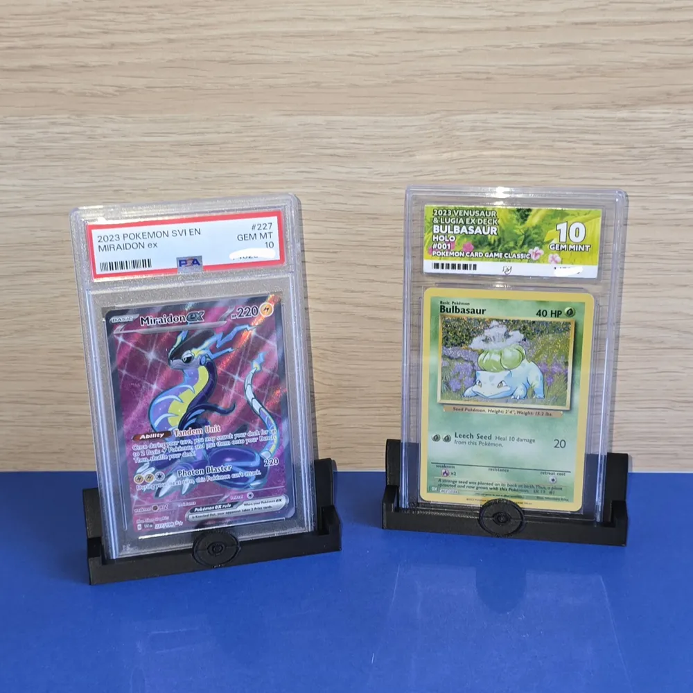 Pokémon TCG Graded Card Stand by Pokistew MakerWorld: Download Free 3D ...