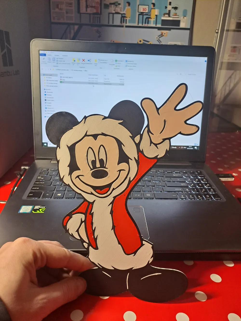 CHRISTMAS DECOR, MICKEY MOUSE, WALL ART MICKEY MOUSE, LINE ART MICKEY ...