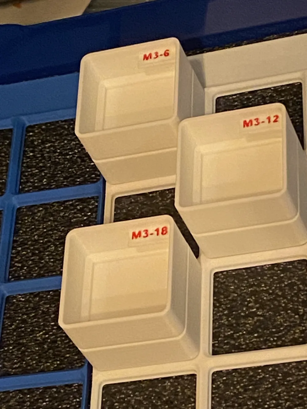 GRIDFINITY M3 BOLT LOW PROFILE STACKABLE WITH TEXT by John Hoang - MakerWorld