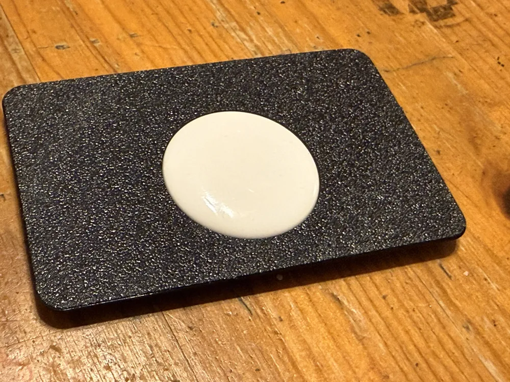 Trayvax Contour AirTag Halter – Kostenloses 3D-Druckmodell – MakerWorld