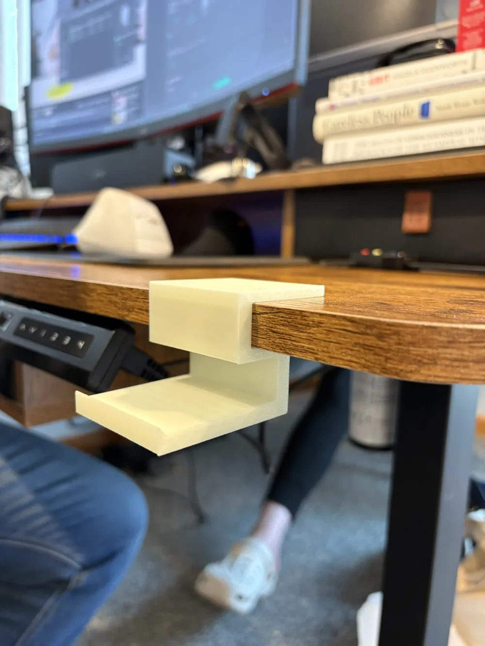 Simple Airpods Max Headphones Desk Edge Mount by JT890 MakerWorld ...