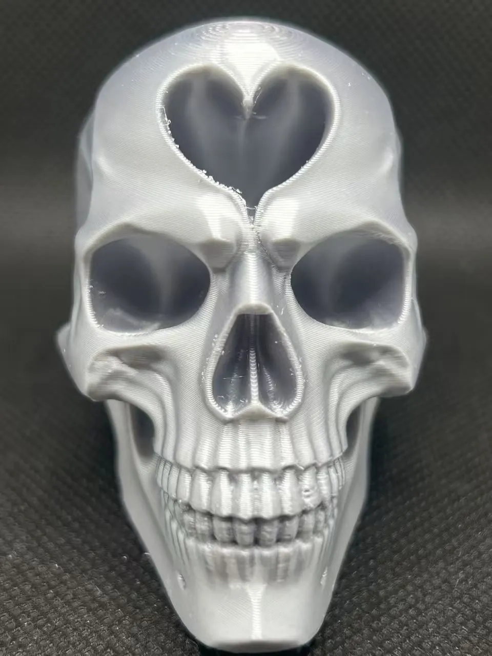 Heart - Shaped Skull Figurine - Free 3D Print Model - MakerWorld