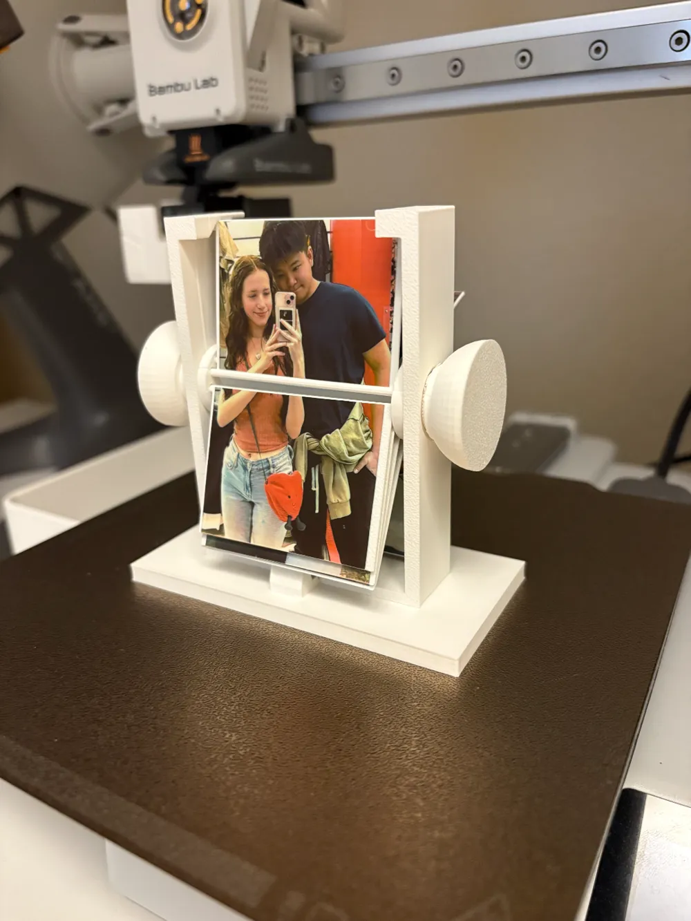 Rotating Photo Display by Schooo MakerWorld: Download Free 3D Models