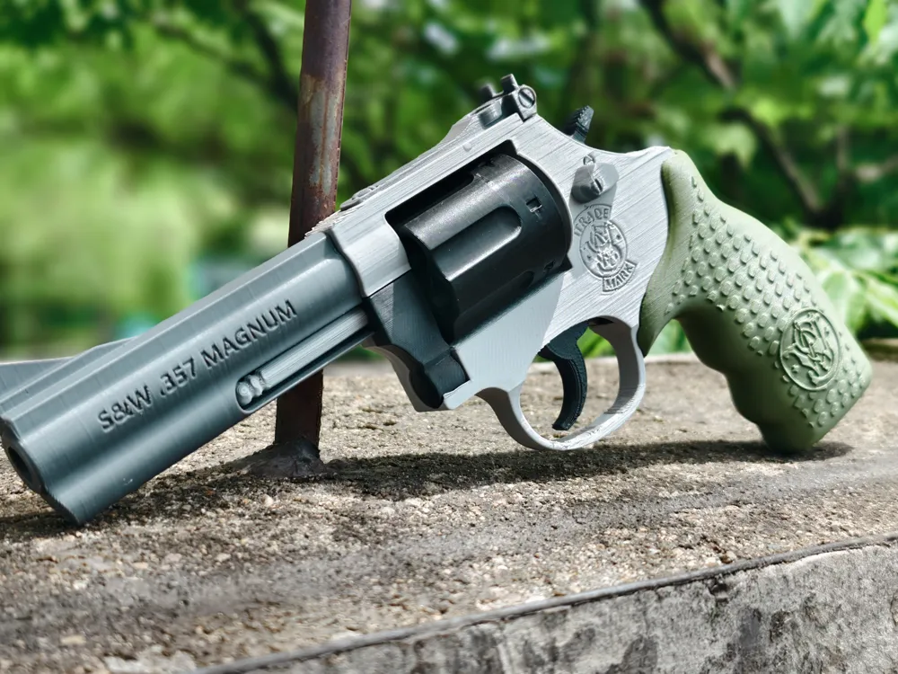 Smith & Wesson 686 Magnum Revolver Fidget Toy by 补补觉去 MakerWorld ...