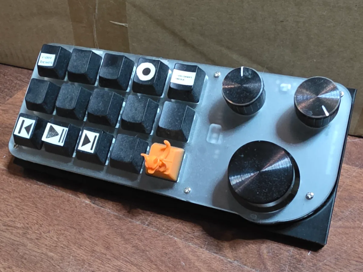 Makro Keyboard riser - Free 3D Print Model - MakerWorld