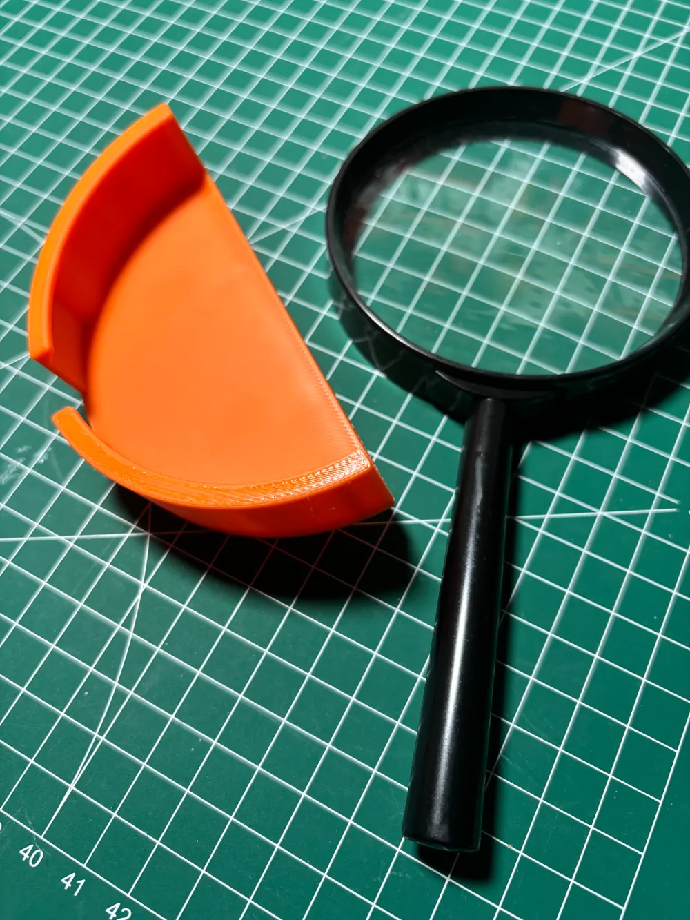 Skadis Magnifying Glass Holder by Kai - MakerWorld
