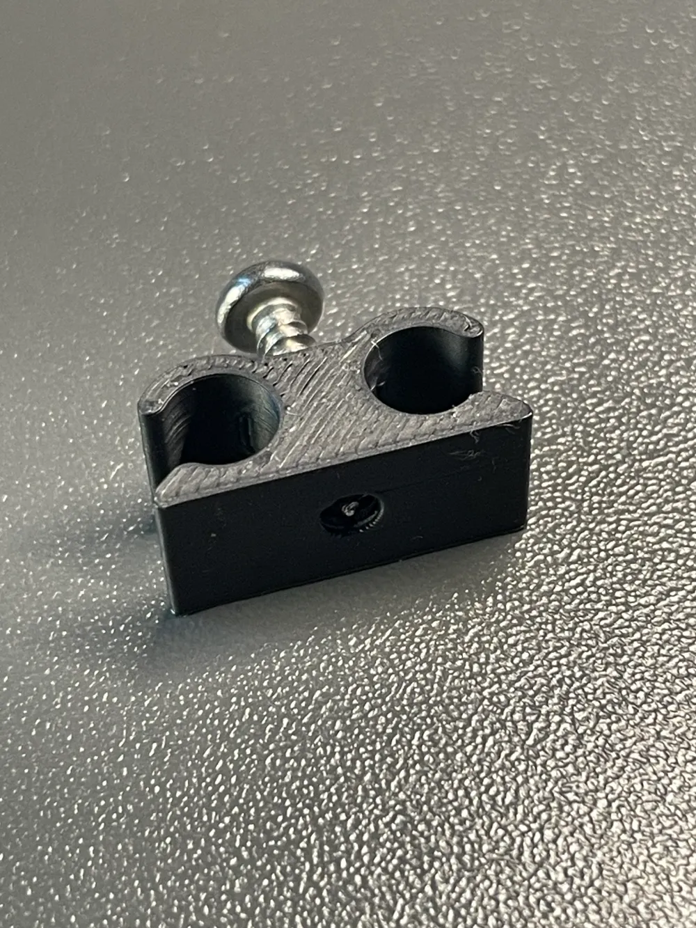 Simple Cable Clip For Cables > 6mm Diameter by Xander's Builds - MakerWorld