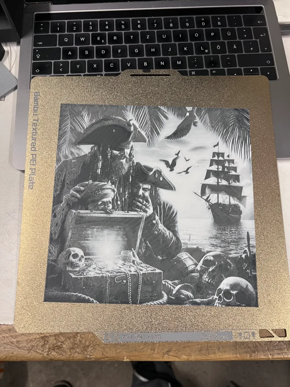 Hueforge Pirate treasure on the beach by Fastfrosch - MakerWorld