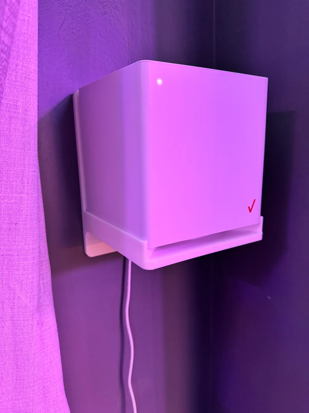 Verizon home LTE modem wall mount by smussabir - MakerWorld