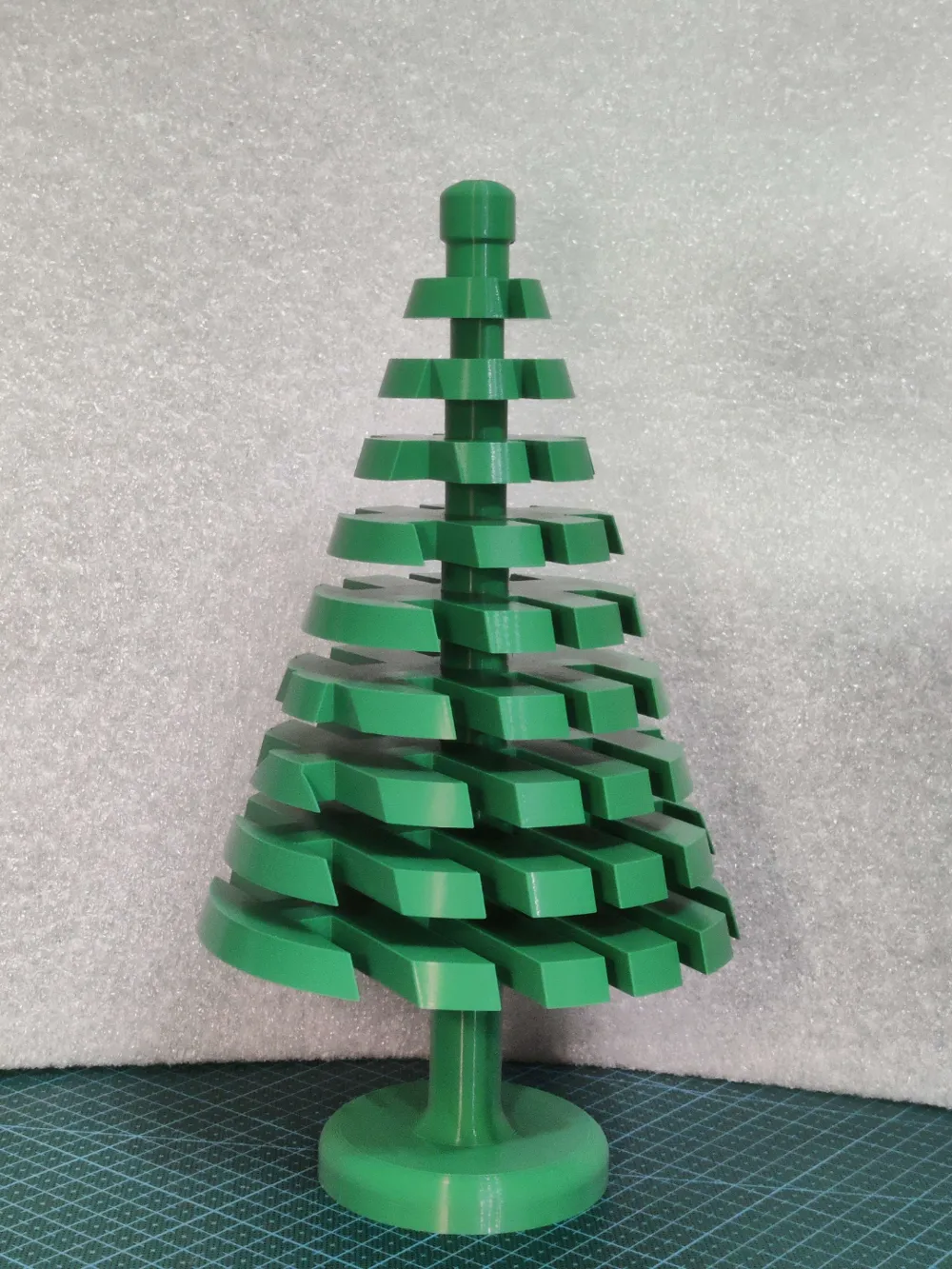 Buildable Christmas Pine Tree - fits 180 bed by ilikeapples12 - MakerWorld