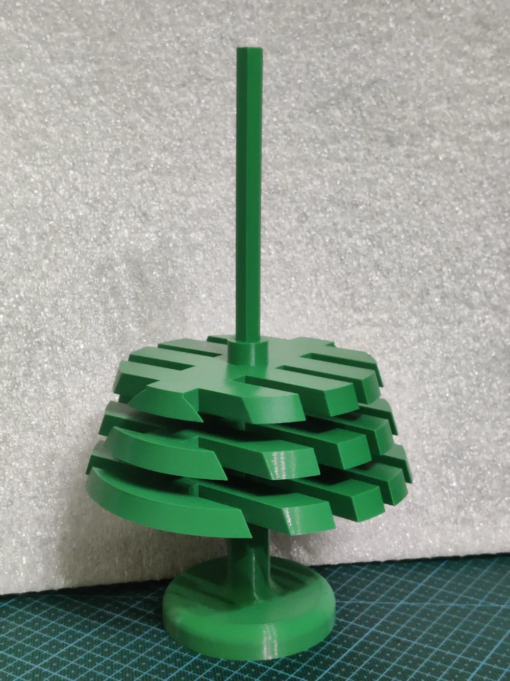 Buildable Christmas Pine Tree - fits 180 bed by ilikeapples12 - MakerWorld