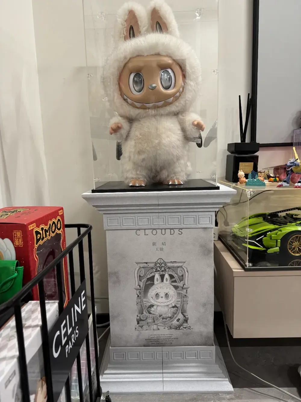 Pop Mart Labubu Archangel Supreme Commander Roman Column Display Case ...