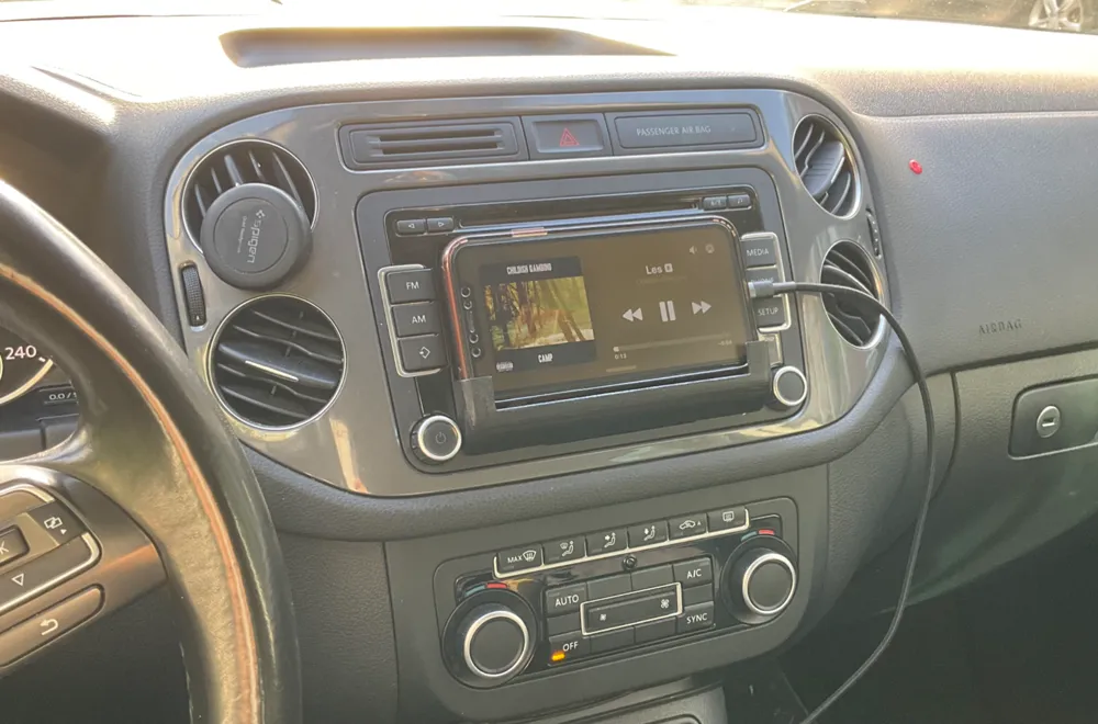 Phone Clip for Volkswagen Tiguan 2013 - Free 3D Print Model - MakerWorld