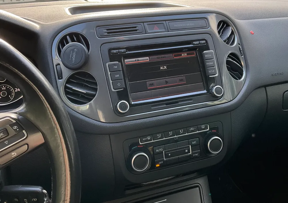 Phone Clip for Volkswagen Tiguan 2013 - Free 3D Print Model - MakerWorld