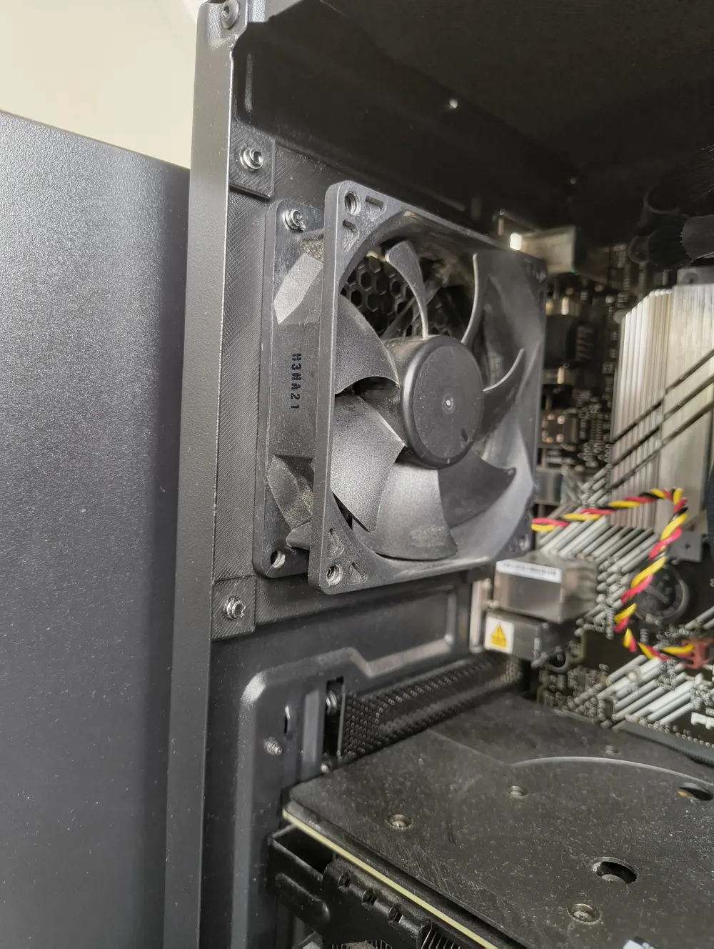 90mm to 120mm PC fan adapter by pozep MakerWorld: Download Free 3D Models