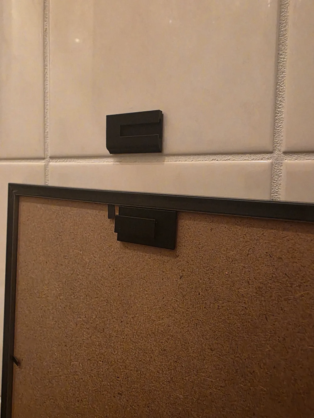 Simple Hidden Picture Frame Mount by Hollandje - MakerWorld