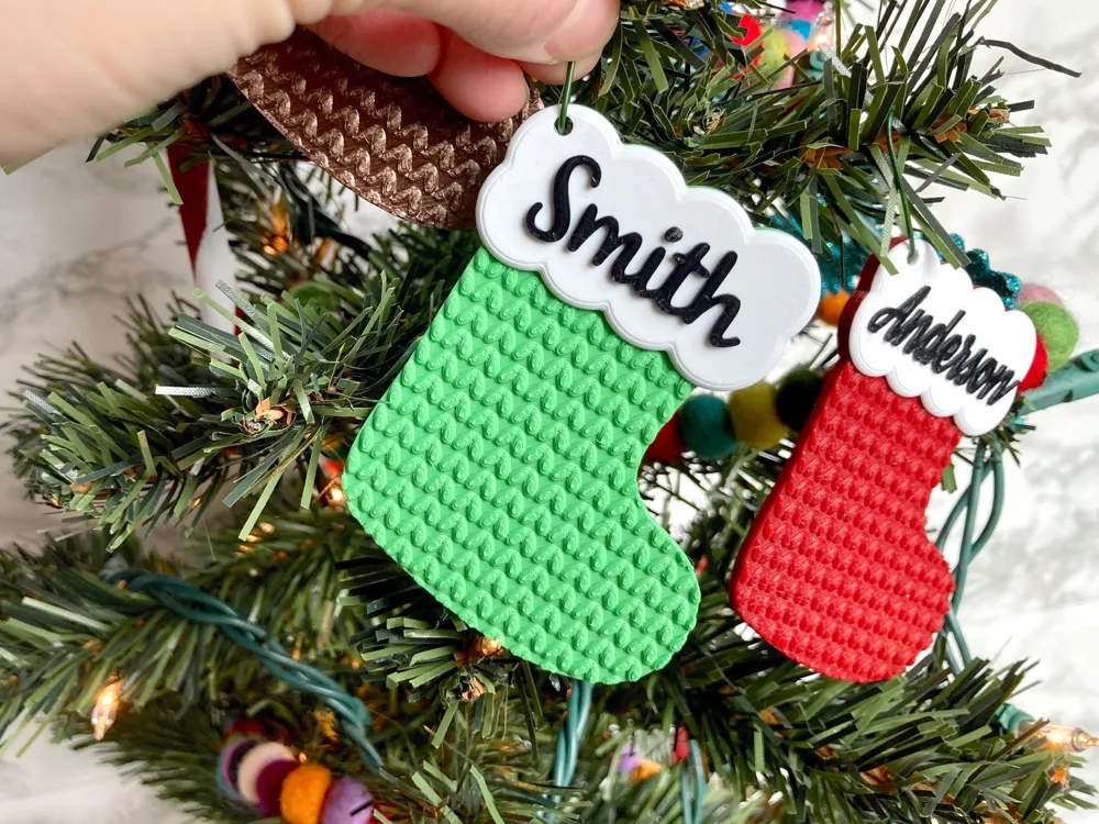 Adorno de Calcetín Navideño Tejido Personalizable por PenolopyBulnick ...