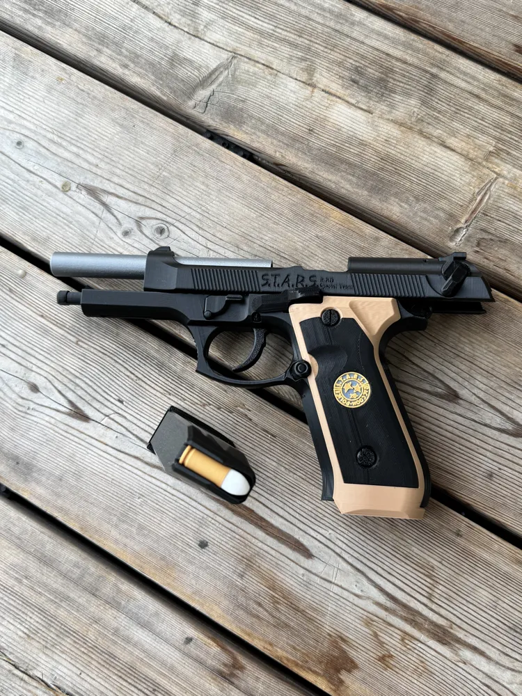 Resident Evil – Beretta 92F Samurai Edge por 3dwb MakerWorld: Baixe modelos 3D gratuitos